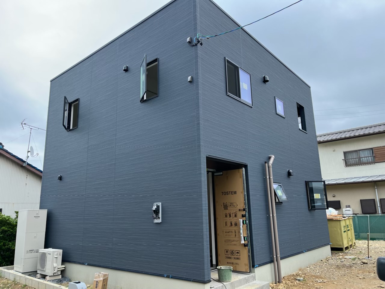 静岡県,浜松市中区～ ウッド調外壁が際立つスマートハウス | 施工実績 | 浜松市で外壁塗装・屋根塗装なら外装工事のプロ有限会社ディーズ